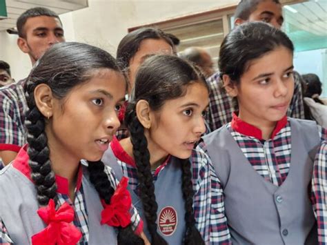 सीडीआरआई लैब में अत्याधुनिक अनुसंधान व नवाचारों से रूबरू हुए स्टूडेंट्स