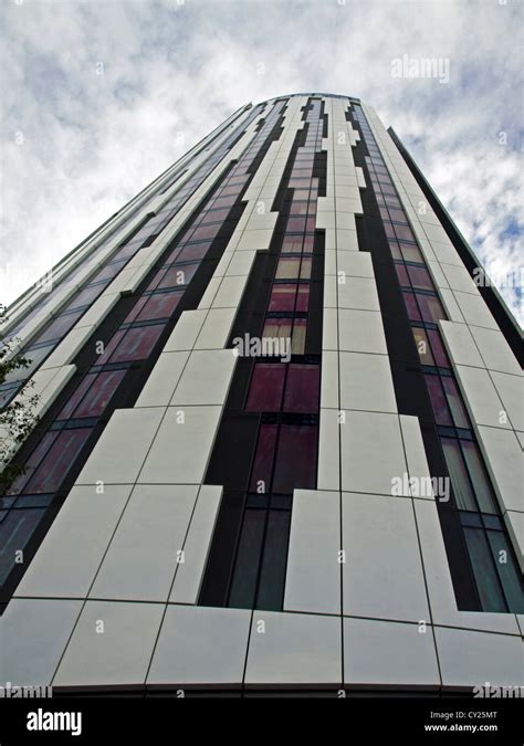 The Strata Se1 Building One Of The Tallest Residential Buildings In