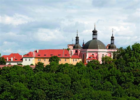 Kostel Nanebevzetí Panny Marie a Karla Velikého na Karlově a klášter augustiniánů kanovníků