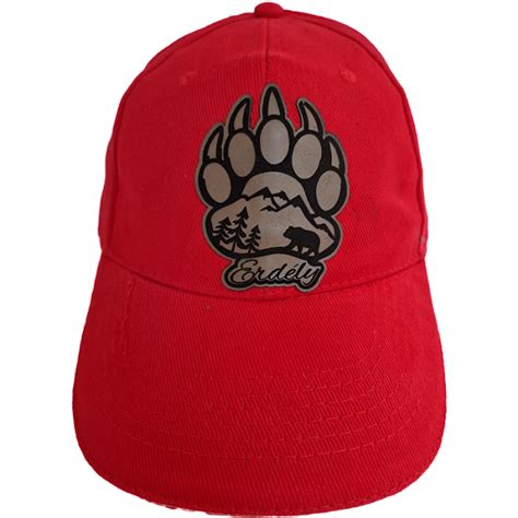 Sapca Cu Laba De Urs Personalizata Cu Eticheta Din Peile Gravata