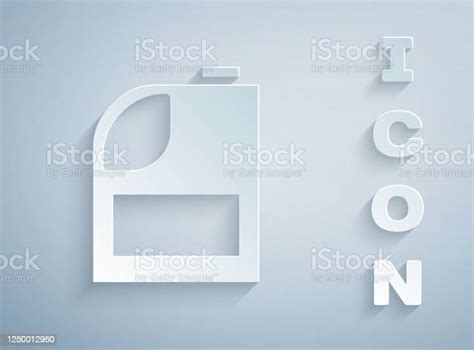 회색 배경에 격리 된 모터 머신 오일 아이콘에 대한 종이 컷 캐니스터 오일 갤런 오일 변경 서비스 및 수리 엔진 오일 기호 종이 아트 스타일 벡터 일러스트레이션 0명에 대한