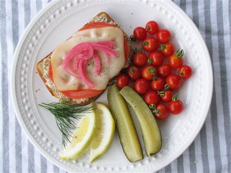 Dill Tuna Melts • Food In Brief