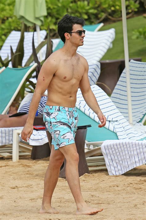 Joe Jonas On Thebeachsandmen Joe Jonas Jonas Brothers Jonas