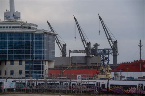 Sellin Bund Lenkt Bei Plänen Für Lngterminal Ein