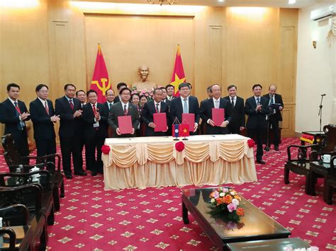 ຊົມເຊີຍຜົນສຳເລັດຂອງຄະນະຜູ້ແທນ ສປປ ລາວ ພ້ອມດ້ວຍຄະນະ ເຂົ້າຢ້ຽມຂ່ຳນັບ ທ່ານ ສຈ ປອ ຫງວຽນ ຊວນ ຖັງ