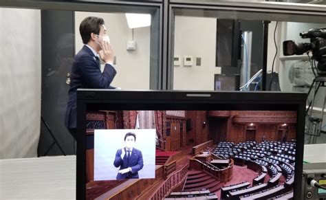 参議院のインターネット審議中継手話同時通訳の導入が実現：今国会より参議院のインターネット審議中継手話同時通訳の導入が実現しました😊 先日、中継