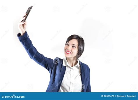 Retrato De La Foto De Selfie La Mujer Joven Hace La Foto Con Smartphone