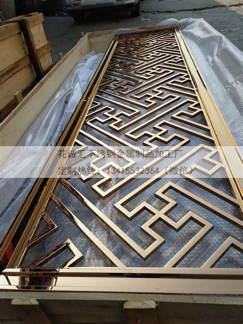 Metal Maze Gate For A Unique Entrance