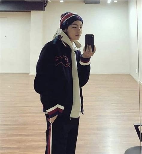 Is Btss V The King Of Mirror Selfies All Signs Point To Yes Koreaboo