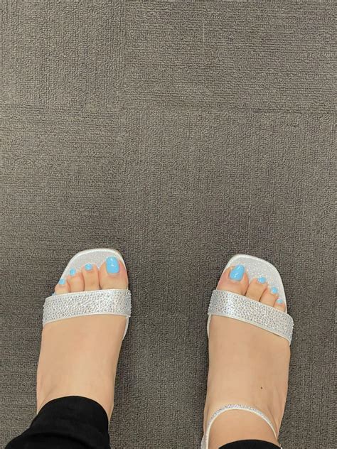 Do You Think My Toes Look Good In These Heels Rfeettoesandsocks