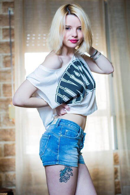 Sexy Teen Margareth Strips Naked Sg Margareth Porn Pic