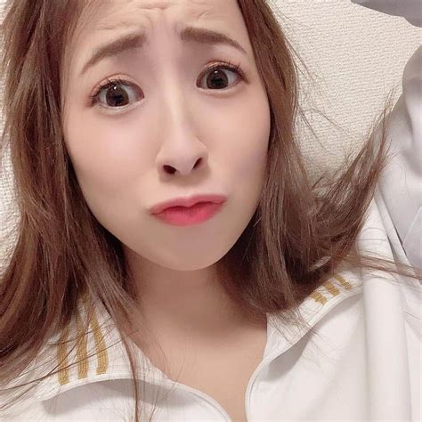 吉岡明日海さんのインスタグラム写真 吉岡明日海instagram 「カッコつけてるわけじゃないのよ。仕事でお題をもらったの。 3枚目は
