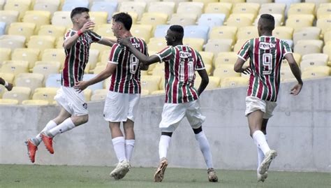 Volante artilheiro Martinelli festeja primeiro gol no Maracanã Sensação única fluminense