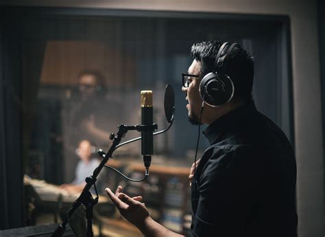 HOW TO CHOOSE THE RIGHT MICROPHONE TO RECORD ANYTHING HARMAN