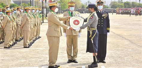 ၇၇ နှစ်မြောက် တပ်မတော်နေ့ စစ်ရေးပြ အခမ်းအနားတွင် ဆုရရှိသော စစ်ရေးပြတပ်ခွဲများအား ဂုဏ်ပြုဆုချီးမ