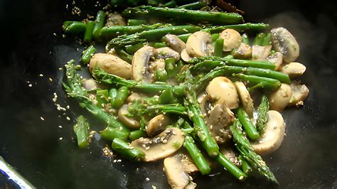 Recette d Asperges sautées aux champignons et graines de sésame