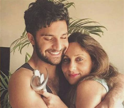 Ahad Raza Mir Posted Pictures With His Mother And People Lost It Reviewit Pk