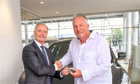 Hendy Group Signs Up Cricket Legend Sir Ian Botham As Ambassador