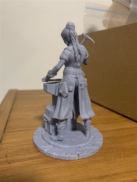 3D Printable Lara The Blacksmith Standalone Pose 01 Presupported By