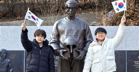 소년중앙 세계 최고 자리서 일장기 가리며 일제 탄압 속 금빛 희망 전한 마라톤 영웅