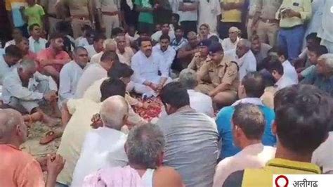 अलीगढ मां बेटी की हत्या से ग्रामीण में रोषमंत्री अनूप बाल्मीकि के