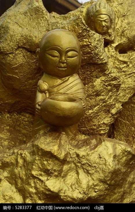 一个拿着钵盂的僧人雕塑高清图片下载 红动中国