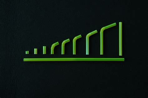 녹색 마시는 빨대 크기로 주문 상승 그래프를 형성 저축 투자 및 거래 개념 개념에 대한 스톡 사진 및 기타 이미지 개념 경제 공연 Istock