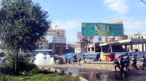 নারায়ণগঞ্জে পুলিশ বিএনপি সংঘর্ষ টিয়ারশেল নিক্ষেপ