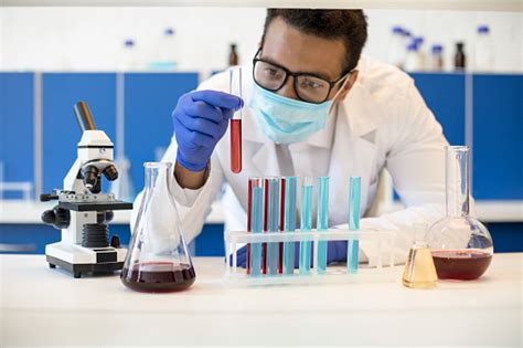 실험실의 과학자 수사 과학에 대한 스톡 사진 및 기타 이미지 수사 과학 실험실 안경 Istock
