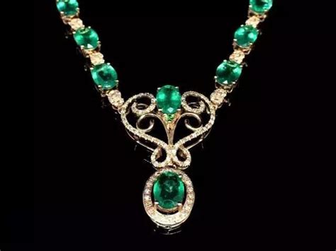 它是珠宝界公认的四大宝石之一光彩耀人艳压群芳