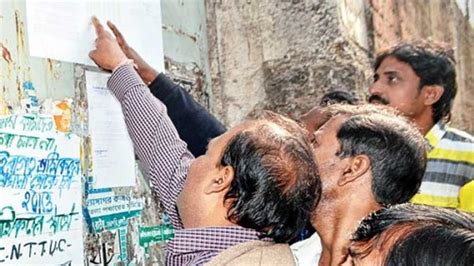 Factory Workers Protest In A Factory At Rishra Anandabazar