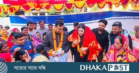 লাল বেনারসিতে মাহিকে বরণ করে নিলেন হিন্দু ধর্মাবলম্বীরা