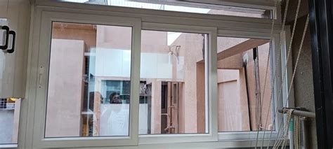 Glossy Aluminium Fixed Glass Window Size Dimension 4x9 Feet Hxw At