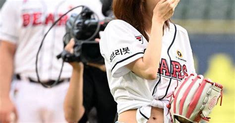 사진 박세완 추신수 등뒤로 향하는 시구에 깜놀