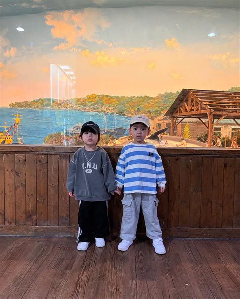 조조형제ᰔ 육아일상집꾸미기 D1529 ෆ⃛ 민쭈이 하원 후에 하는 첫 미술 수업 ̈ 5살 부터는 옆에 엄마 아빠 없이 혼자 들어가야하는데 우는 친구들도 있어서 조금