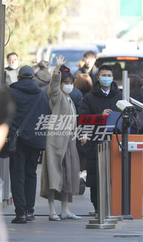 2024央视龙年春晚最后一次联排 杨幂毛晓彤现身 搜狐大视野 搜狐新闻