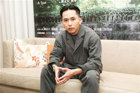 金鐘男星爆周旋2女！隔罩深吻停不住 暗夜騎樓大尺度激情糾纏全被拍 娛樂星聞