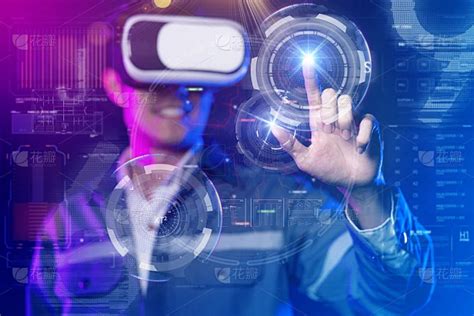 工程师用虚拟现实眼镜增强现实技术，智能工厂4 0控制未来的控制界面，未来的行业理念。素材 花瓣网