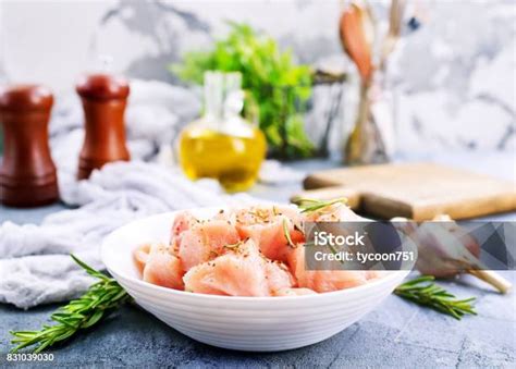 치킨 뼈 없는 부드러운 살 고기에 대한 스톡 사진 및 기타 이미지 고기 딜 허브 러시아 Istock