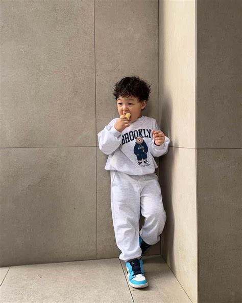 カン・ヘヨンさんのインスタグラム写真 カン・ヘヨンinstagram「심지훈의 인생 첫 빠마 어떤가요ㅋㅋ🧑🏻‍🦱 앞모습은