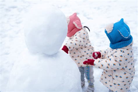 花江夏樹の娘たちが雪だるまを作る Moe Zine