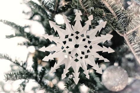 Homemade Christmas Paper Snowflake Ornaments