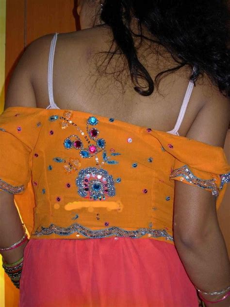 অন্তরঙ্গ বহিরঙ্গ মহিলাদের নগ্ন ছবি