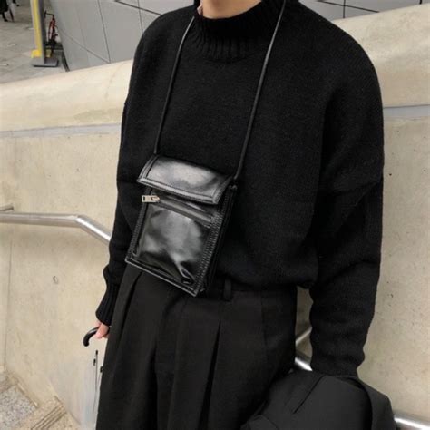 กระเป๋าสะพายข้าง Unisex คาดเอวได้ แถมสายเข็มขัดคาดเอวฟรี แนวสตรีท Street Cross Body Bag หนังสีดำ