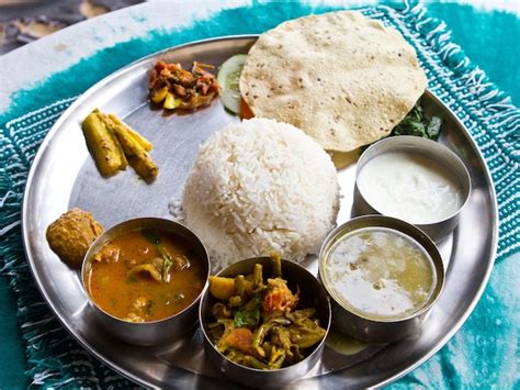 खाना खाने के पहले और बाद जरूर बोलना चाहिए मंत्र स्वास्थ्य के लिए हितकर