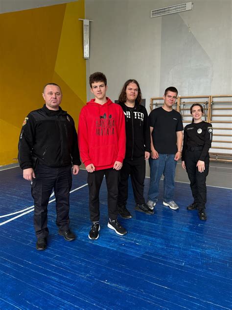 👮‍♂️👮‍♀️ Поліцейські сектору дотримання прав людини Вараського РВП провели профілактичну зустріч