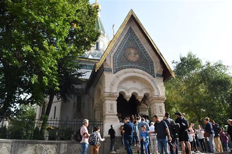 Скандалът с шпионите в храма На добра воля руски посланик трябва да го