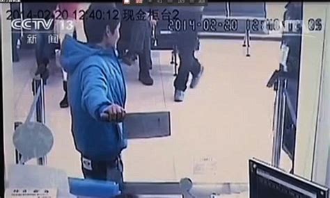 Video Is This The Worst Bank Robber Of All Time Sick Chirpse