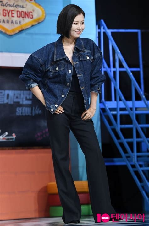 Ten 포토 문소리 여유 넘치는 미소 텐아시아