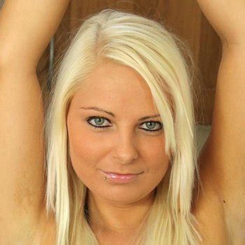 Sarah Jayne Babe Page Watch This Centerfold On Freeones